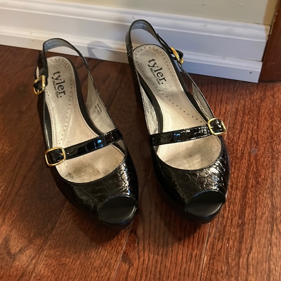 Richard Tyler | Shoes | Richard Tyler Platform Sandals | Poshmark
